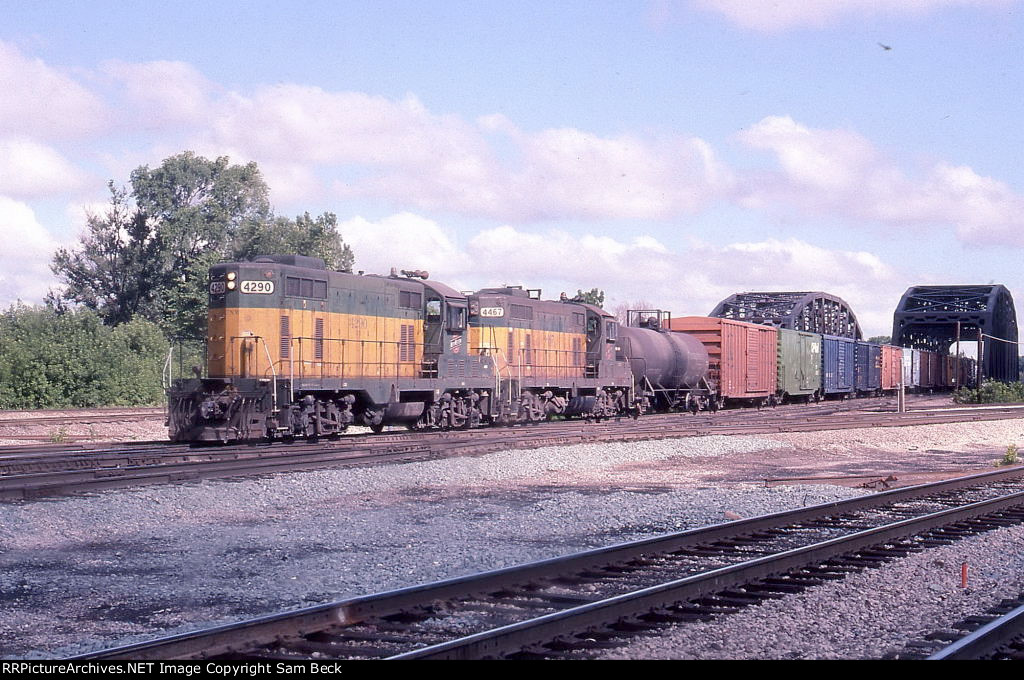 CNW 4290 and 4467